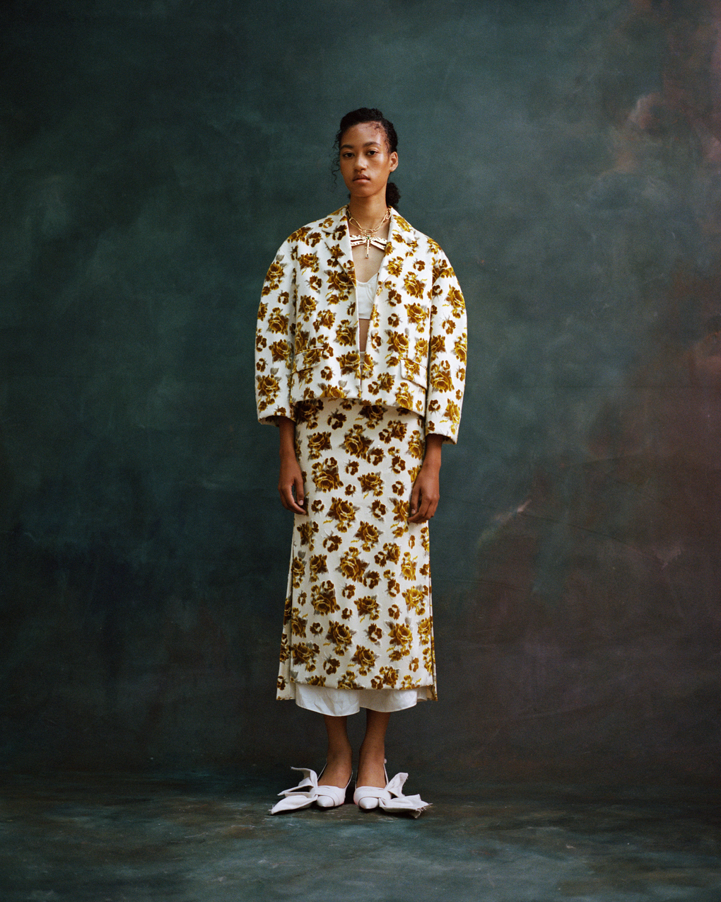 Erdem تكشف عن مجموعة ربيع وصيف 2024 المميزة على Farfetch.com - مجلة هي